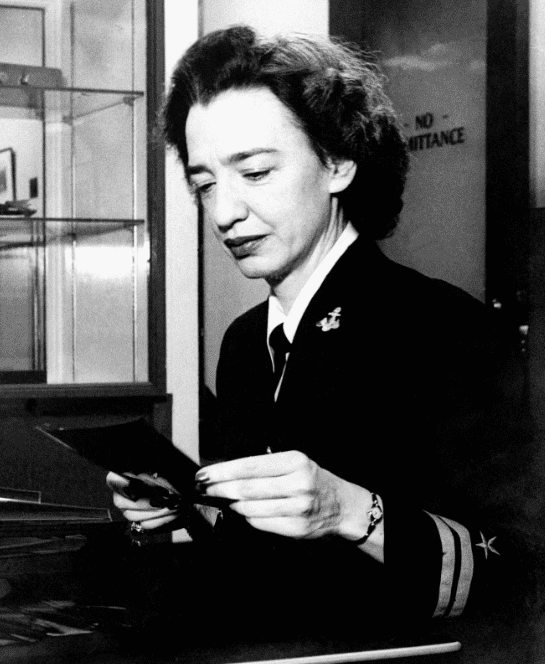 Grace Hopper, a mulher que mudou os rumos da tecnologia com COBOL - Antlia